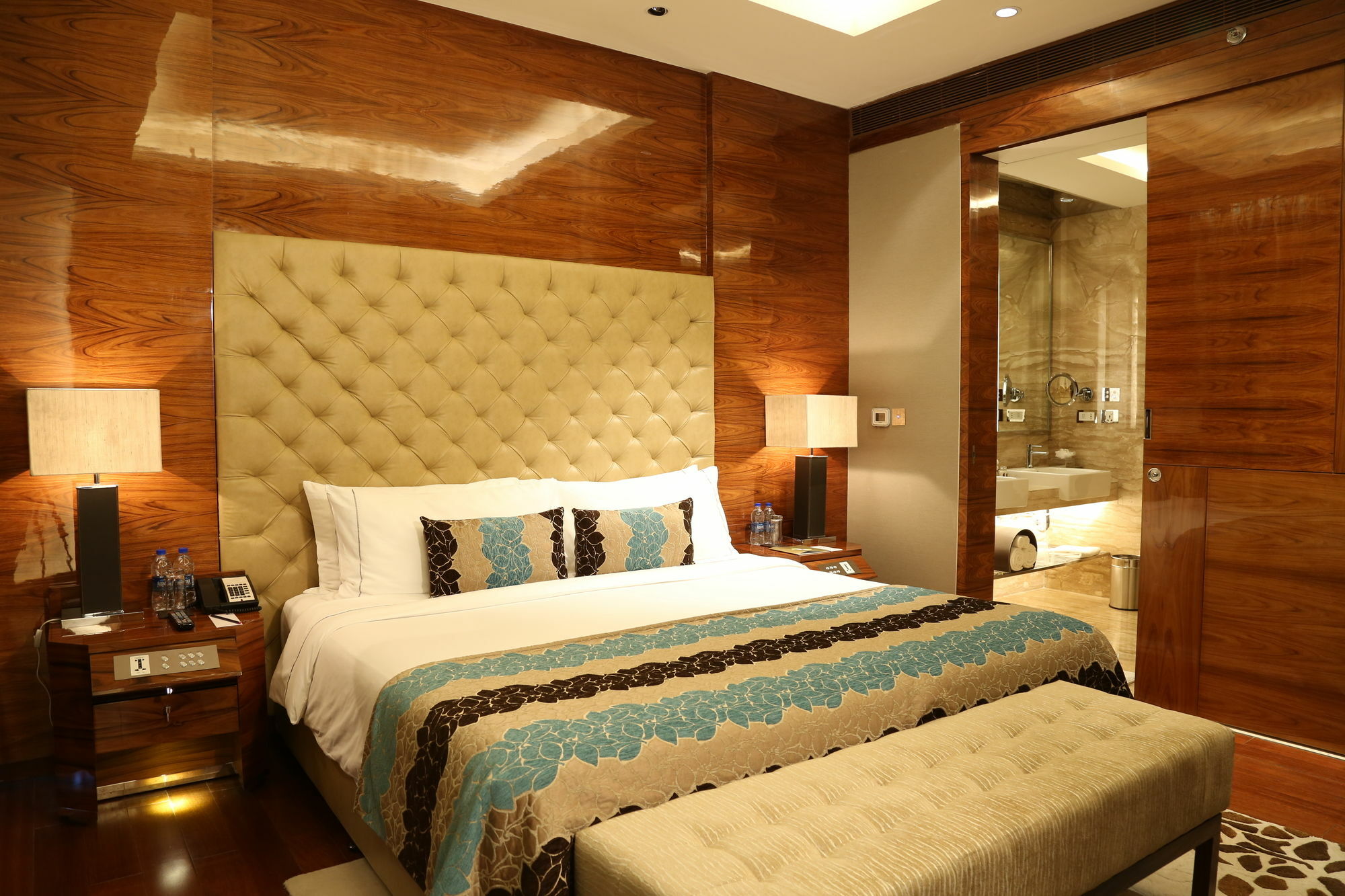 HOTEL TAJ CITY CENTRE GURUGRAM | ⋆⋆⋆⋆⋆ | GURGAON, INDIA | SEASON DEALS FROM $148