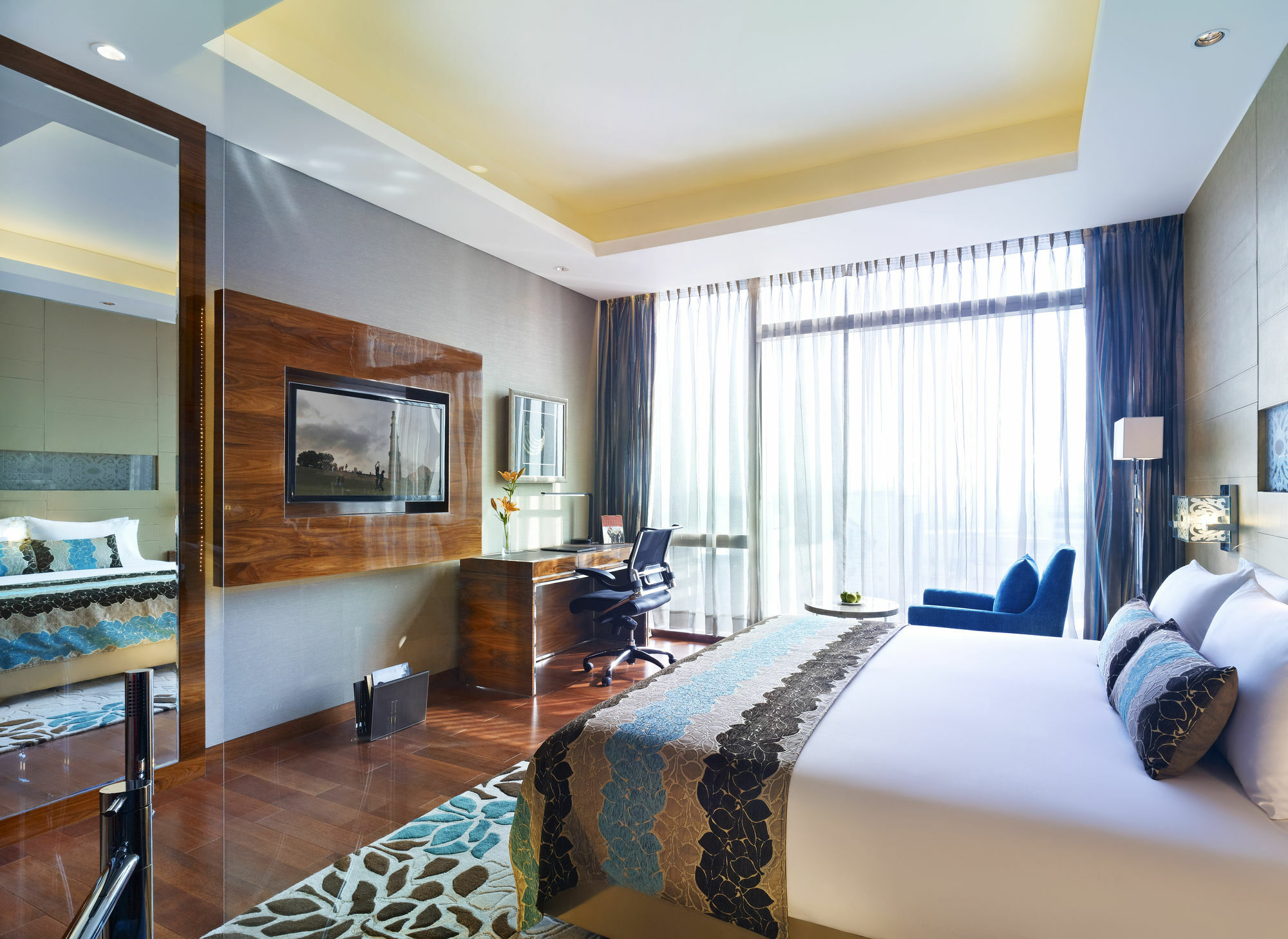 HOTEL TAJ CITY CENTRE GURUGRAM | ⋆⋆⋆⋆⋆ | GURGAON, INDIA | SEASON DEALS FROM $148