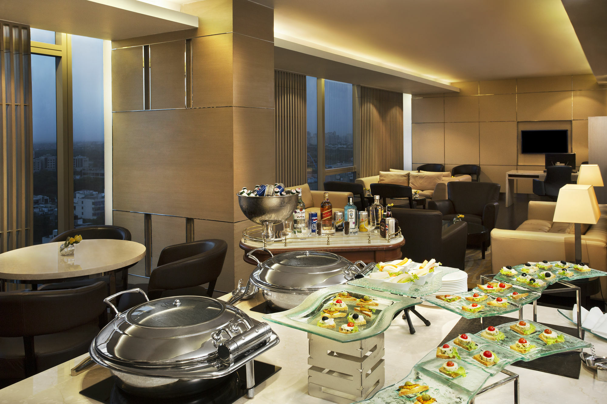 HOTEL TAJ CITY CENTRE GURUGRAM | ⋆⋆⋆⋆⋆ | GURGAON, INDIA | SEASON DEALS FROM $148